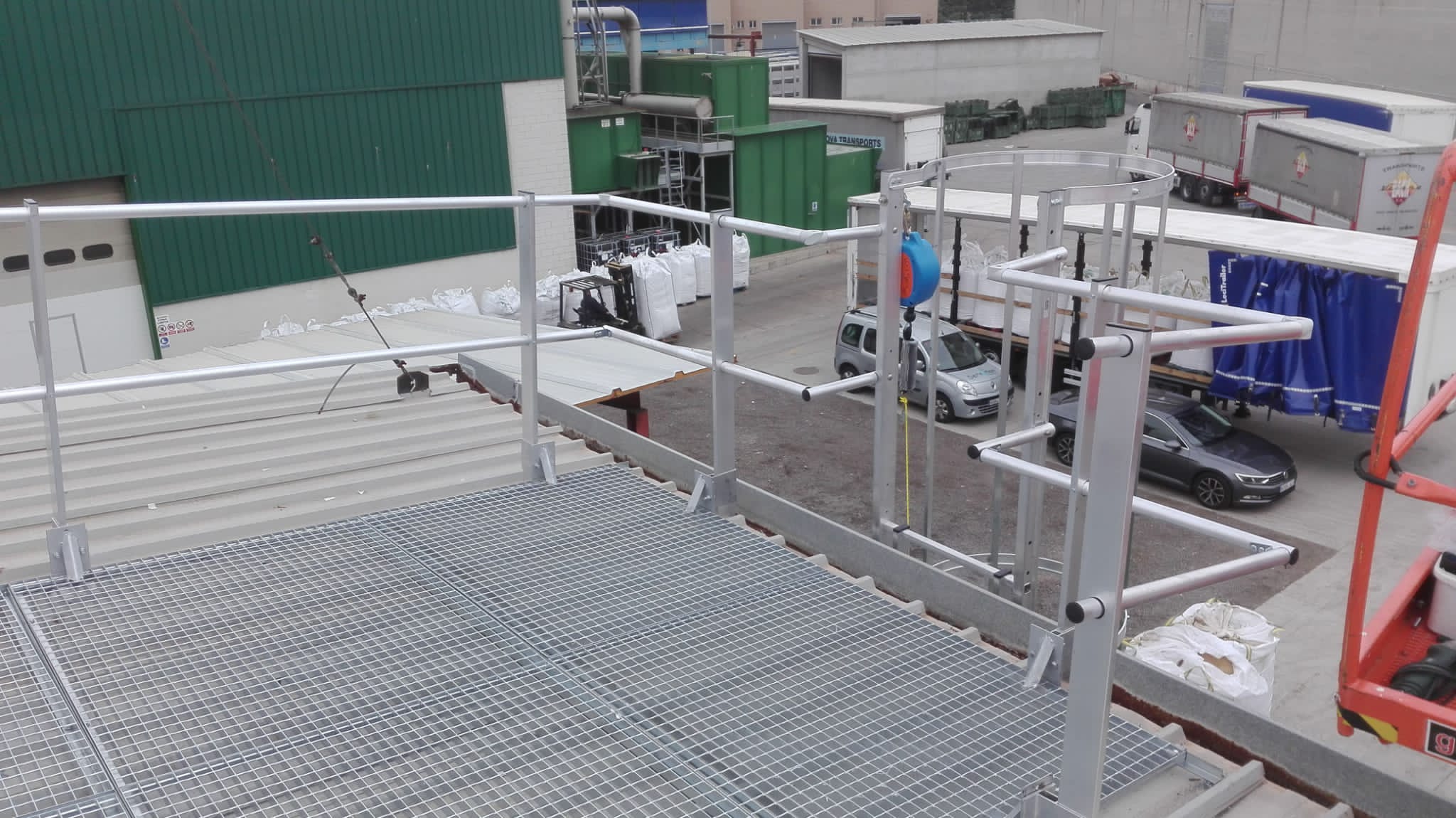 PASARELA EN TRAMEX GALVANIZADO EN CALIENTE PARA CUBIERTA METALICA CON ...